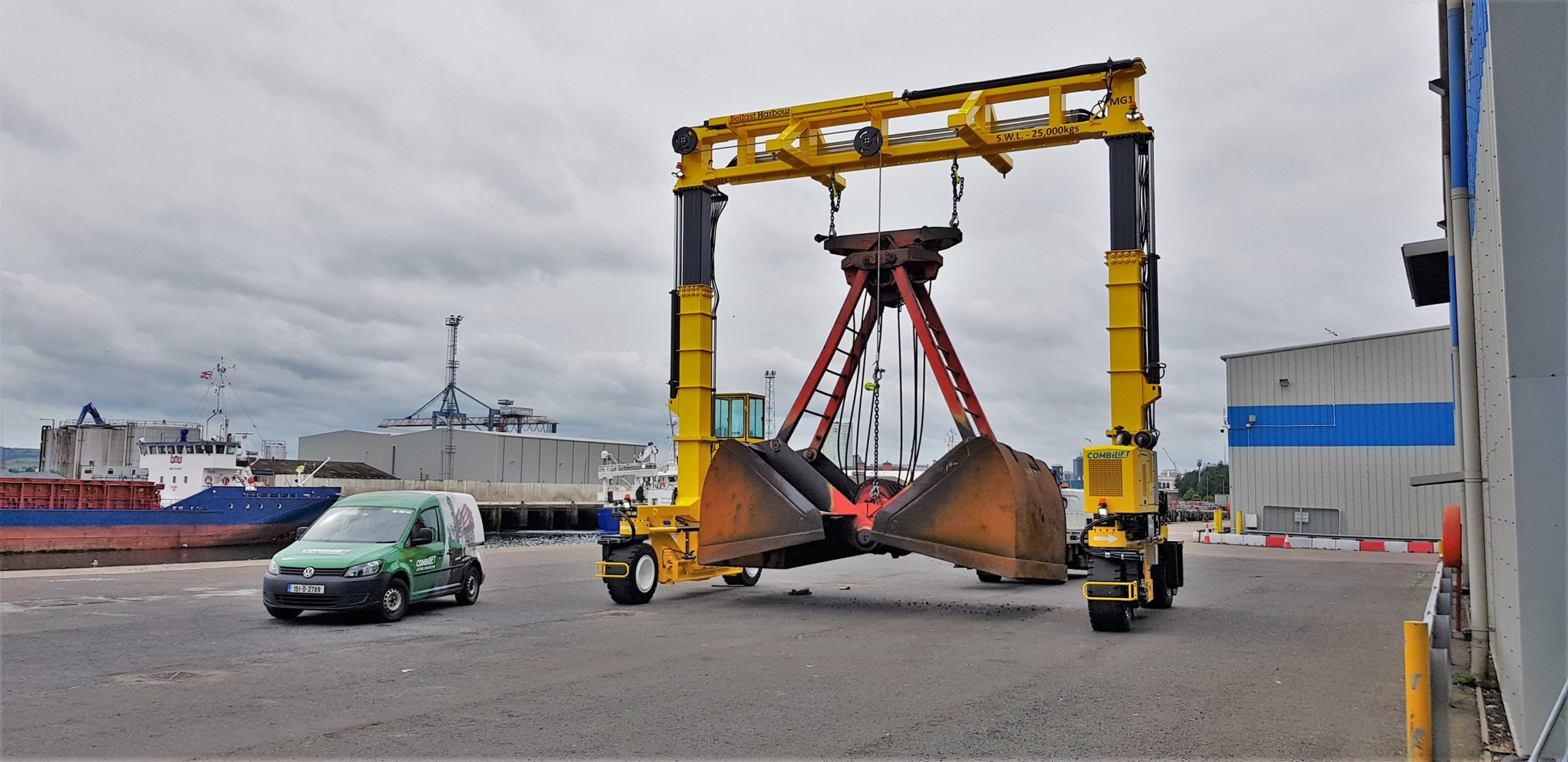 Manufacturing - Combilift Straddle Carrier